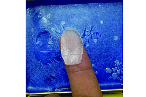 In China: Fake Fingerprints in Five Minutes Flat | The Epoch Times