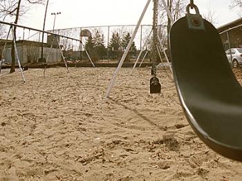 Parents, Activists Outraged by Burning-Hot Playgrounds | The Epoch Times