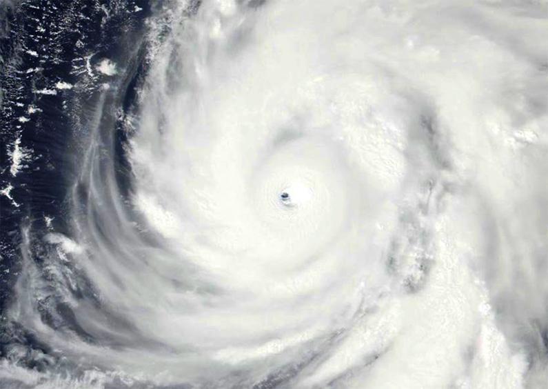 Super Typhoon Kong-rey Blowing Toward Japan | The Epoch Times