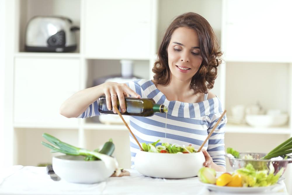 Bullies Call Mom a ‘Slave’ for Making Husband’s Lunch, but She Has the ...