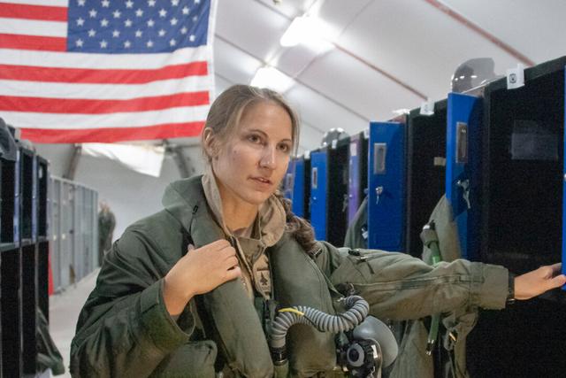 Female Air Force Pilot Becomes First Woman to Fly F-35A Stealth Fighter ...