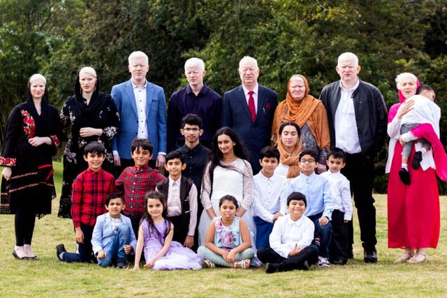 British-Asian Clan With 15 Albinos Might Be the World’s Biggest Family ...