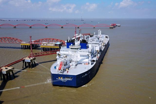 Floating LNG Terminals Pose Higher Costs, Weather Risks to Asian ...