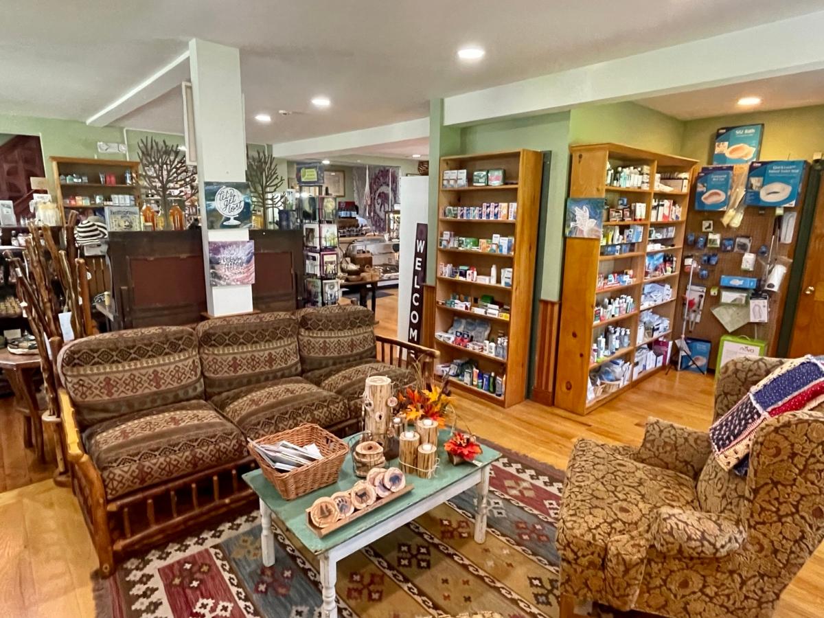 A Small Town Pharmacy With a Big Heart | The Epoch Times