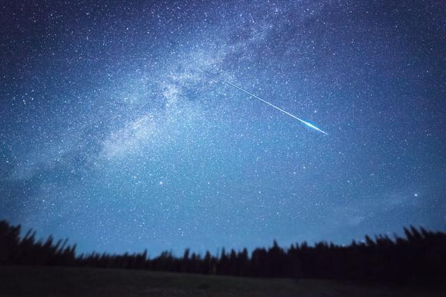 The Leonid Meteor Shower to Fall Mid-November—and It’s Famous for Its ...
