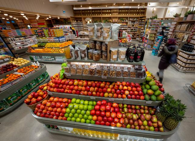 Canadians to Receive One-Time GST Top-Up in June, Grocery Benefit Rolls ...