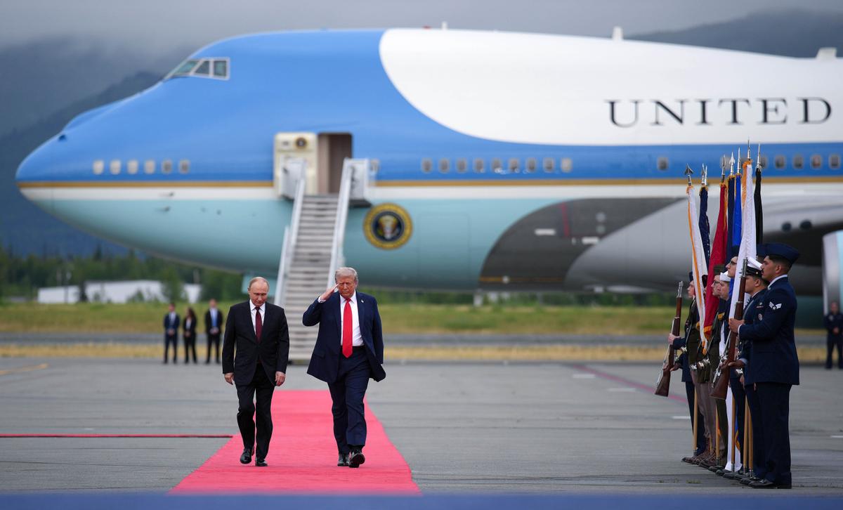 America in Photos: National Guard in Washington, Trump Meets Putin, and ...