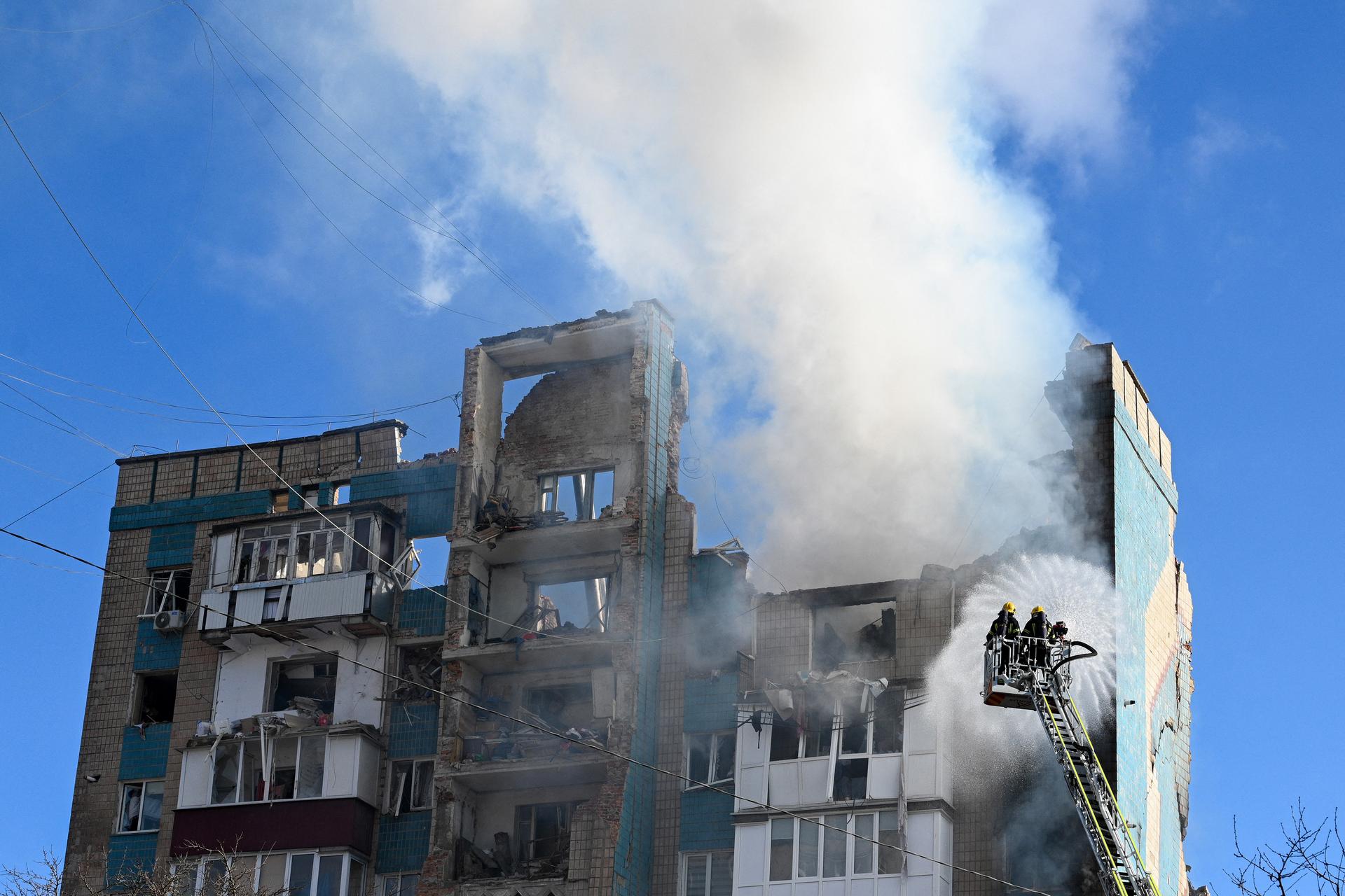 Day in Photos: Volcano Erupts in Indonesia, Patriot Systems Heading to ...