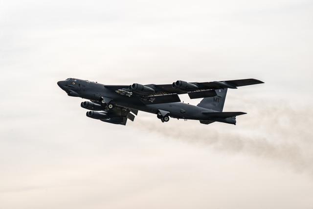 Top US General Says B-52 Bombers Now Flying Over Iran | The Epoch Times