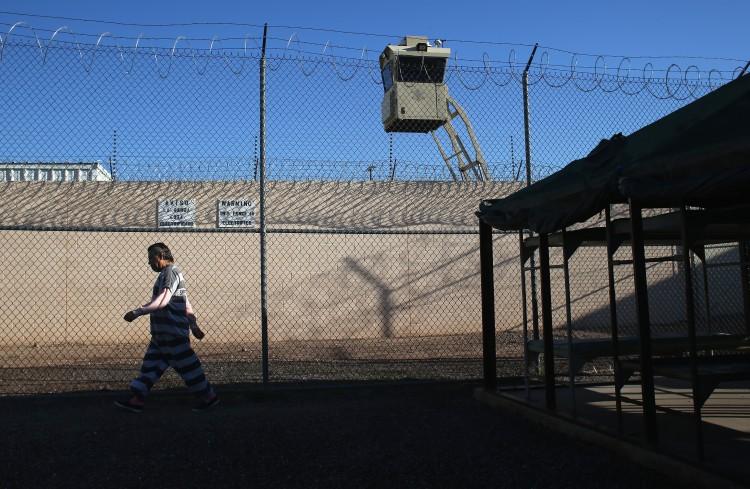 25 Years in Solitary Confinement Described by Prisoner | The Epoch Times