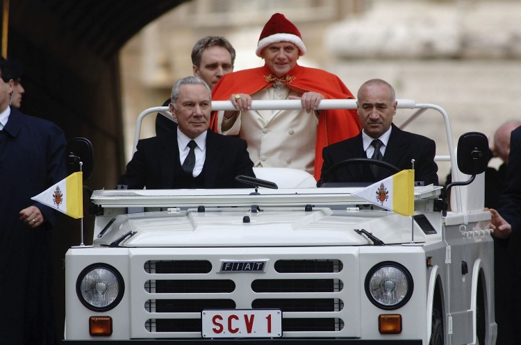 The Life and Service of Pope Benedict XVI: Photo Gallery | The Epoch Times