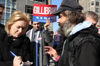 Gillibrand Gives Thanks and Looks Ahead | The Epoch Times