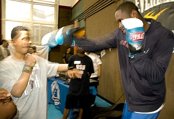 U.S. Olympic Boxing Team Inspires Children | The Epoch Times
