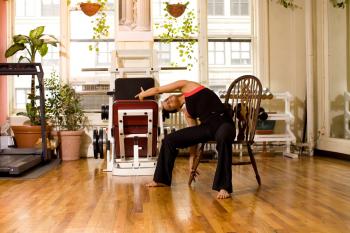 Move of the Week: Spinal Warm-Up | The Epoch Times
