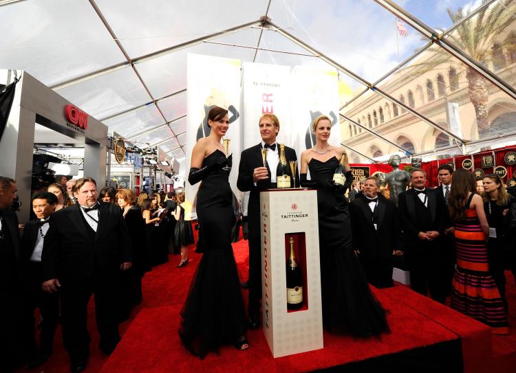 SAG Awards to Air Sunday Night; Presented by Tina Fey, Donald ...