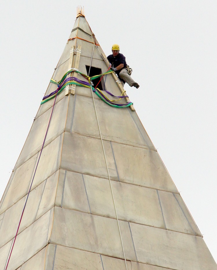 Engineers Climb Washington Monument | The Epoch Times