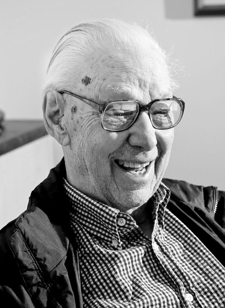 Journalist Still Writing, Driving at Age 100 | The Epoch Times