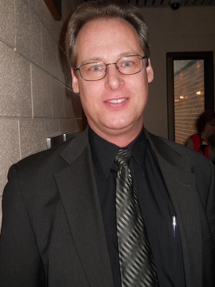 Floating Dancers and a Happy Pastor | The Epoch Times