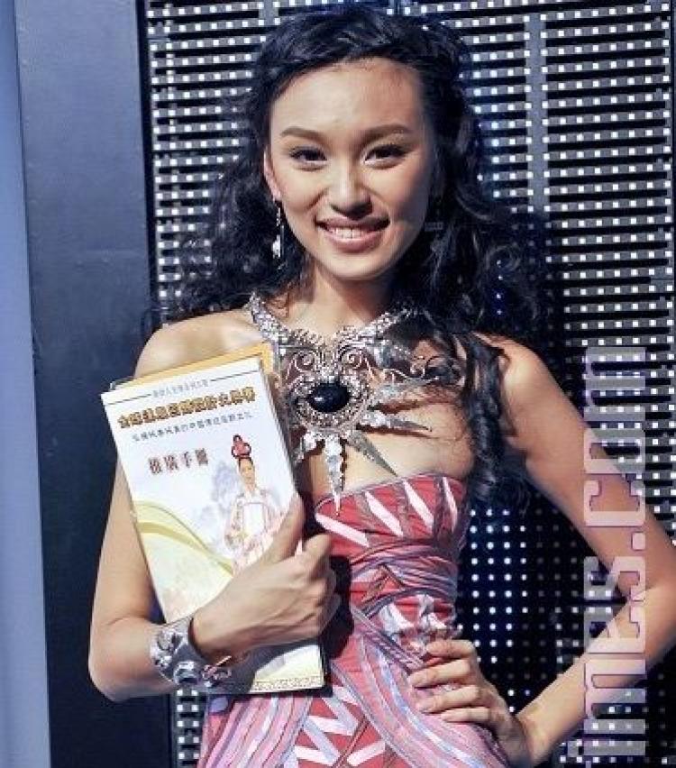 Hong Kong Supermodel Dreams of Wearing Han Couture | The Epoch Times