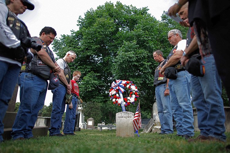 Rolling Thunder: Biker Vets Honor the Fallen (Photo) | The Epoch Times
